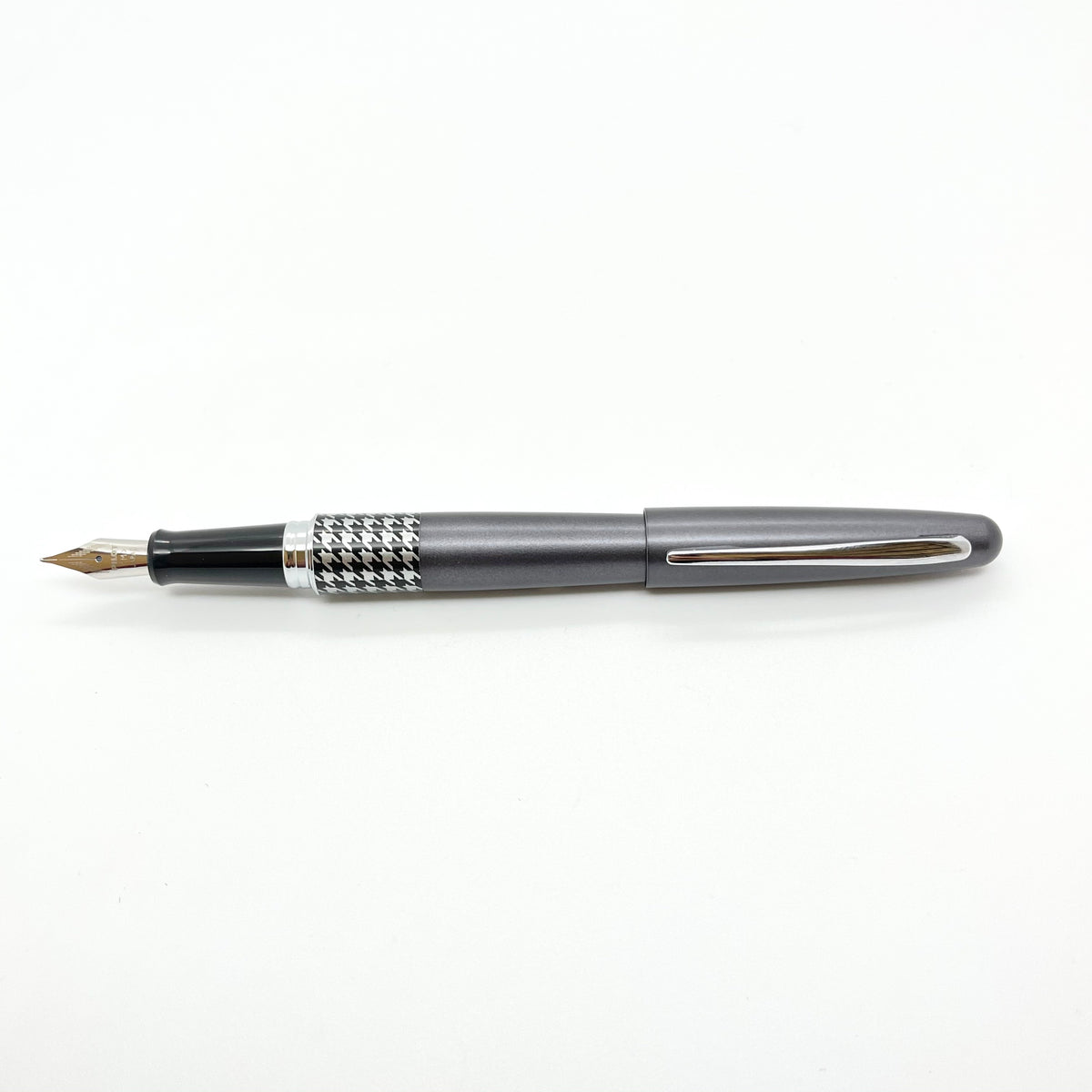 Pilot MR Metropolitan Retro Pop Fountain Pen Black Hounds Tooth – Reid ...